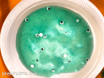 Halloween Science Experiment with Vinegar and Baking Soda